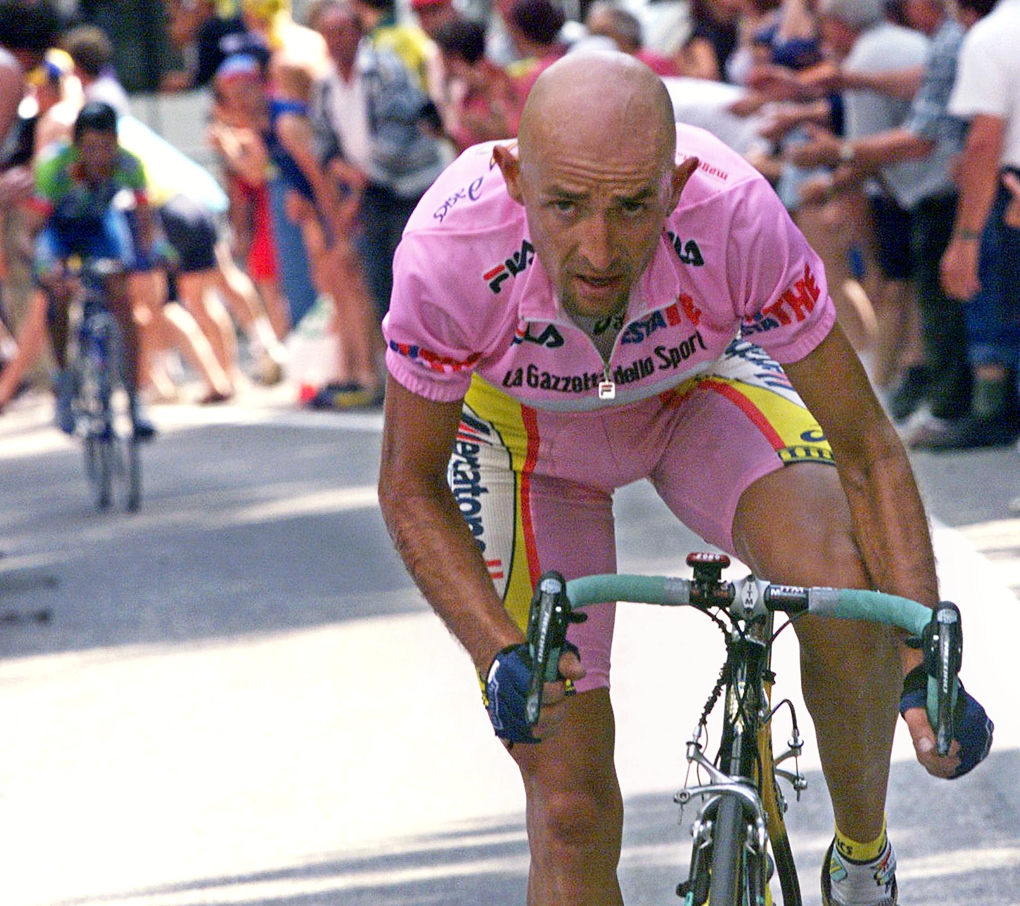 -Marco Pantani non si suicidò. Fu picchiato e costretto a bere la ...