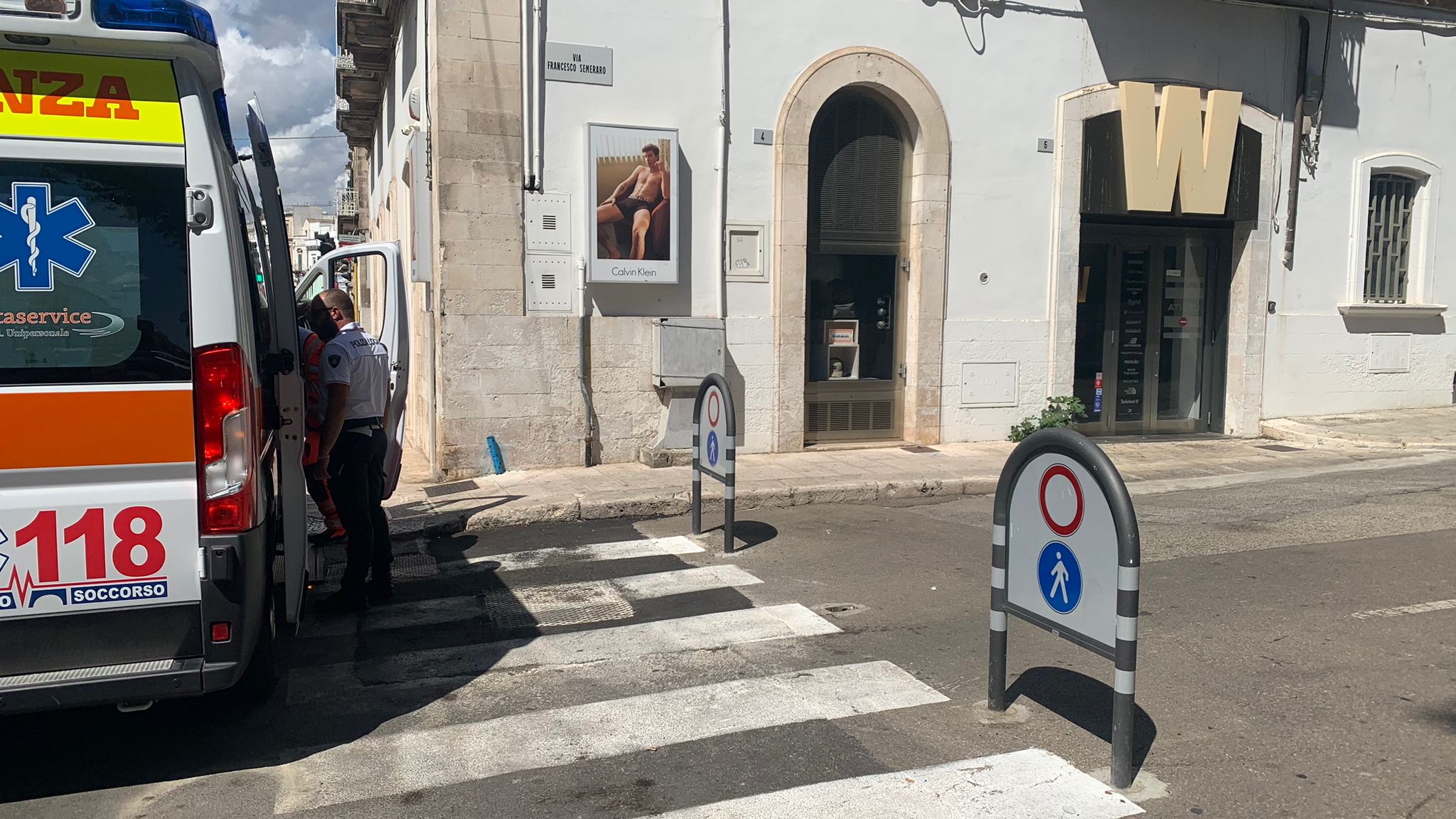 Martina Franca: donna caduta in strada, trasportata all'ospedale – Noi Notizie.