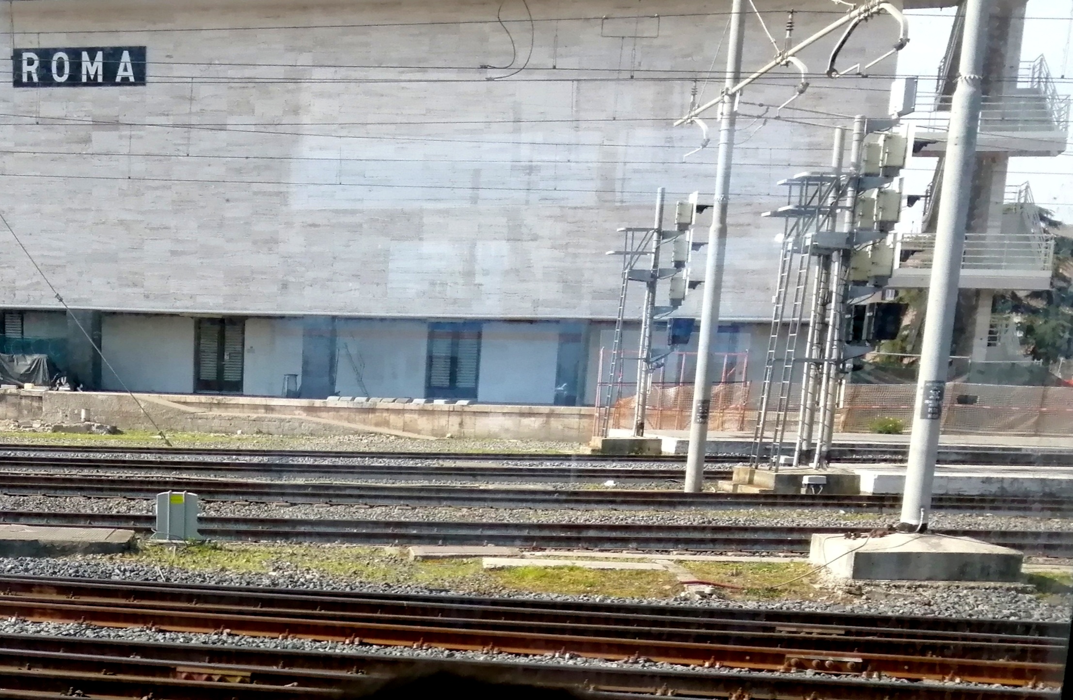 Guasto alla linea dell'alta velocità, disagi a Roma: treno per Bari, si ...