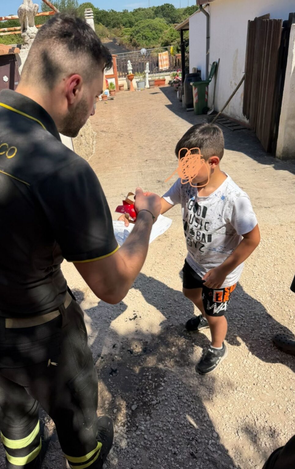 Martina Franca: il ringraziamento di un bimbo a pompieri e volontari ...